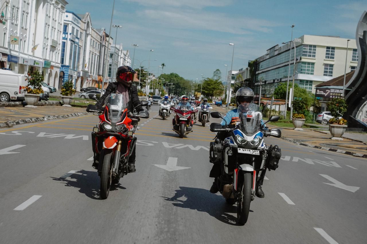 Bukan touring kaleng-kaleng, Honda big BOS tembus 3 negara dan sentuh ...