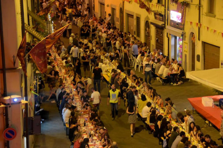 La serata degenera, follia nel centro di Arezzo: sei feriti dopo le ...