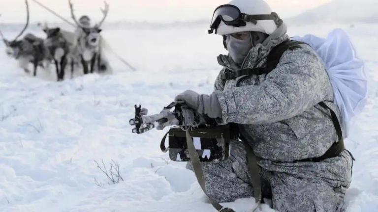 Military build-up along Nato's norther border: Russia expands bases ...