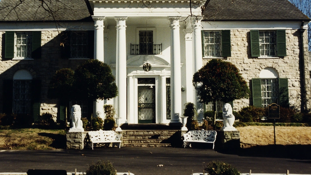 11 legendary stars and their iconic homes