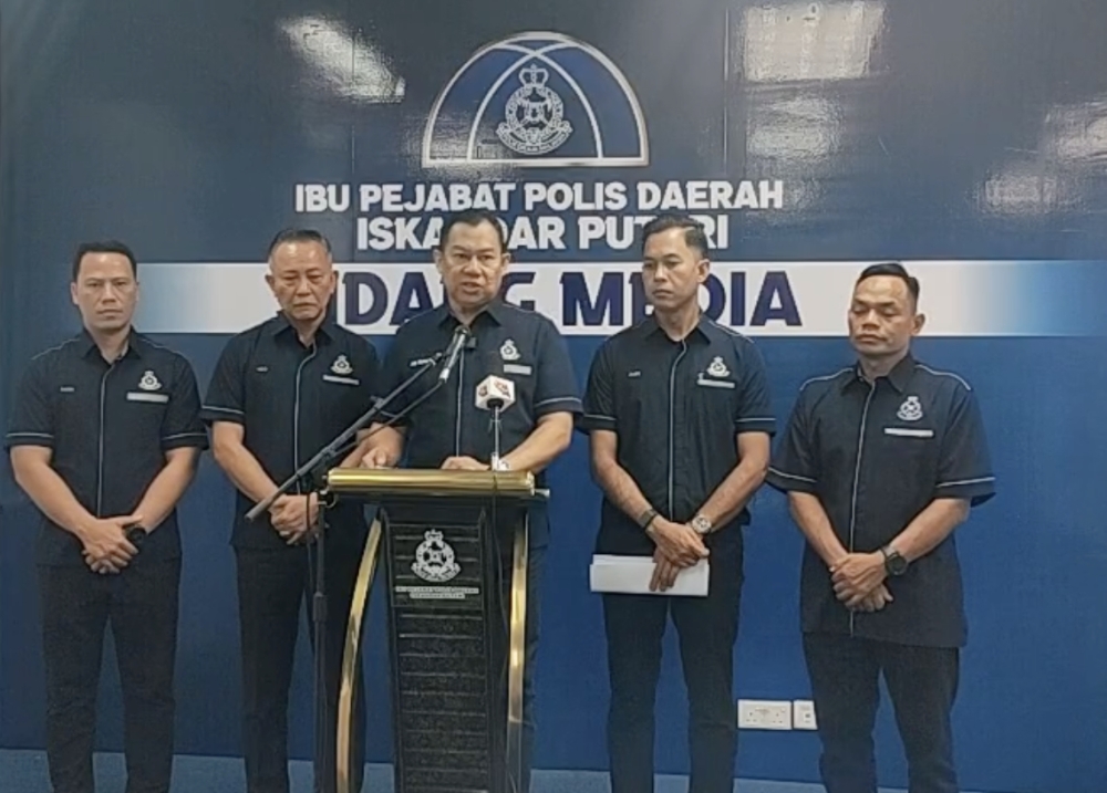 Five arrested after men lured through fake Grindr profiles lose RM315 ...