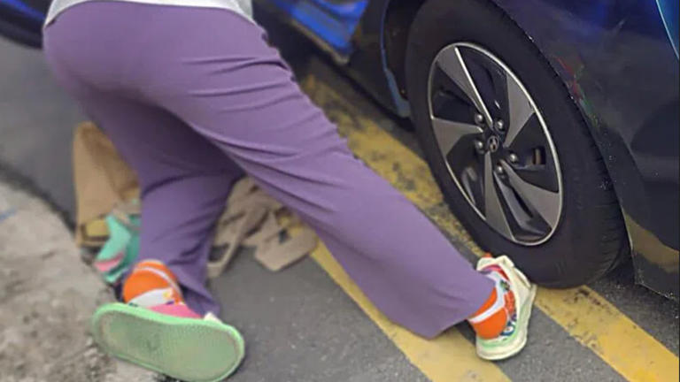 65 YO woman’s foot trapped under taxi for nearly 30 minutes after ...