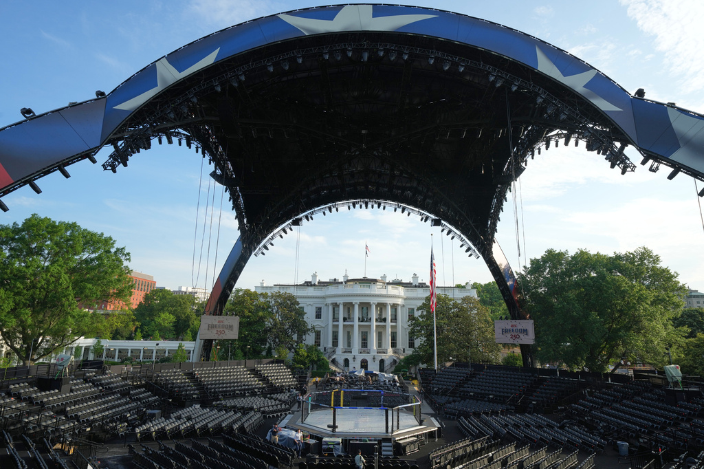 Golden ticket: Trump’s allies in Congress get coveted seats at White ...
