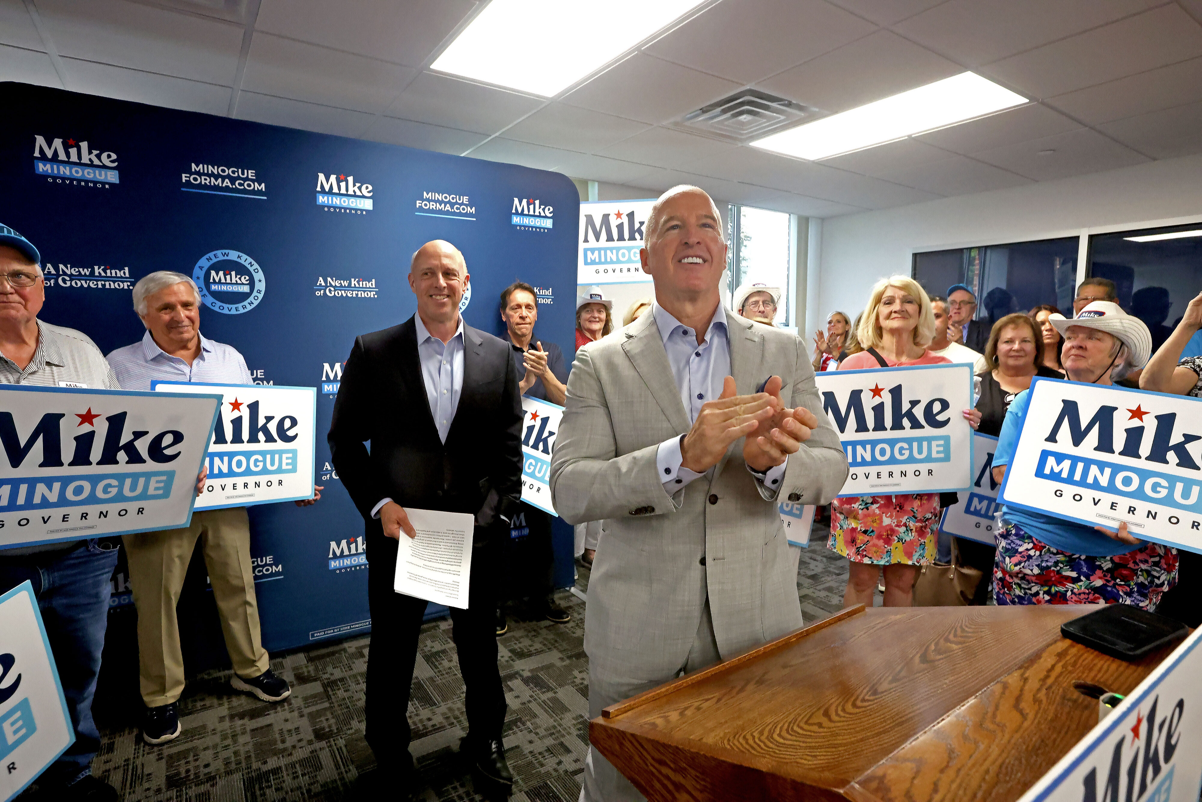 Pols & politics: Howie Carr offers GOP gubernatorial candidates on-air ...