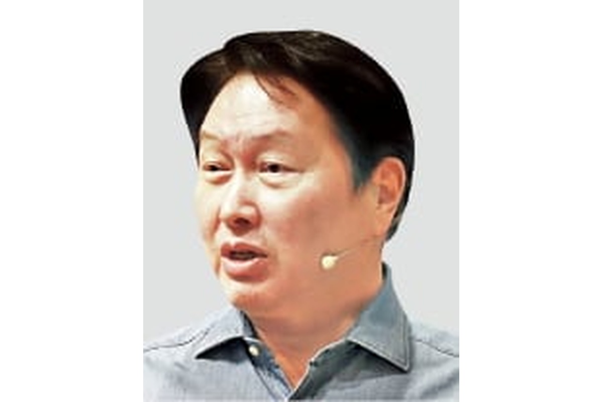 최태원 "AX 가속 위해 1인 1에이전트 도입해야"