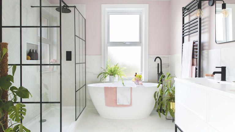 Experts say mould will vanish from silicone sealant with this natural ...
