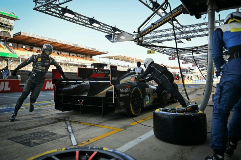 Toyotas take control as Le Mans heads for home straight
