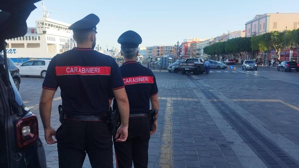 Gli ruba l’auto e si imbarca sul traghetto, ma il proprietario lo vede ...