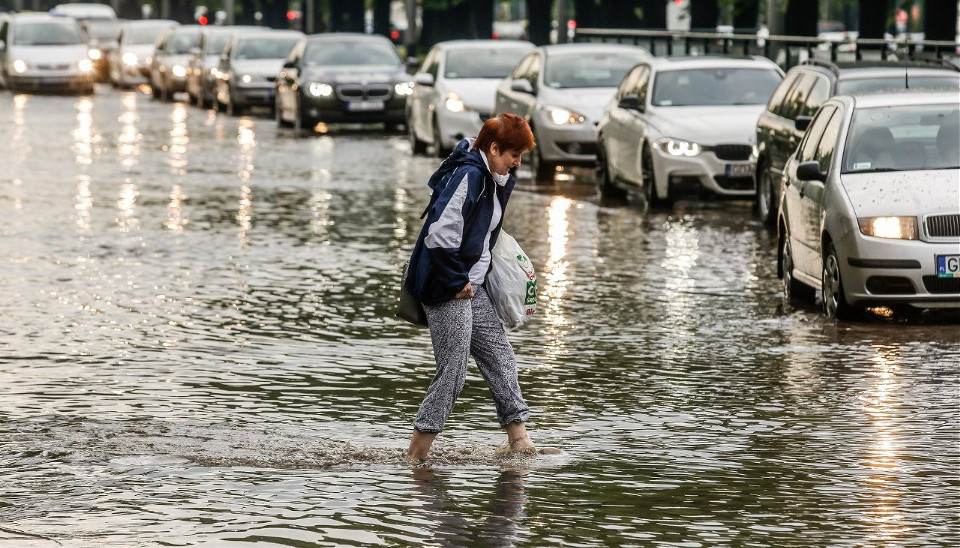 Alerty IMGW dla Pomorza. Burze, silny wiatr, opady, a nawet grad!