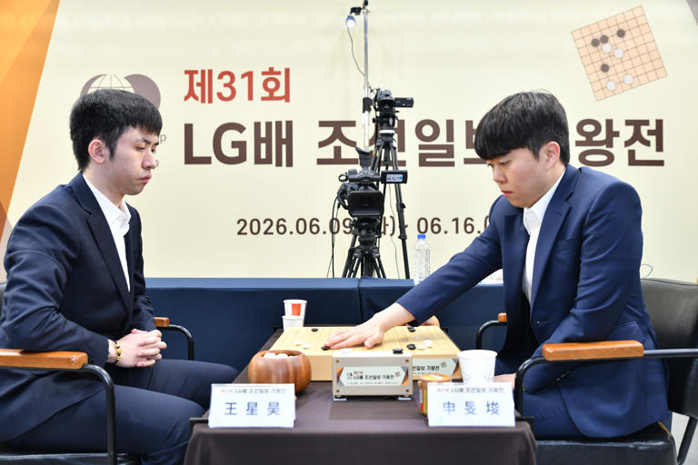 Shin Min-jun edges Wang Xinghao by half-point in LG Cup final