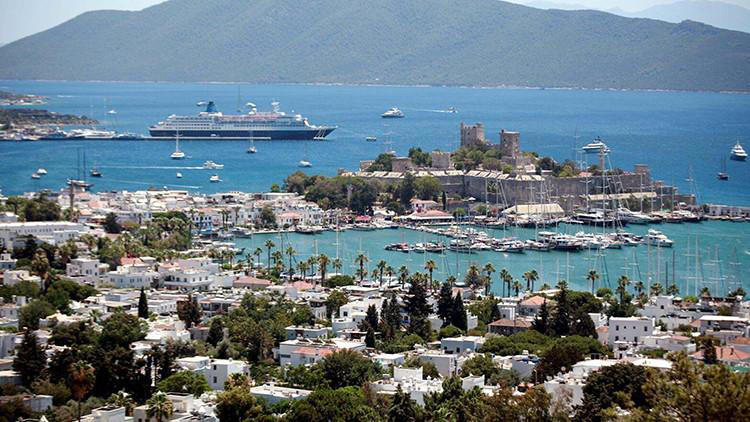 Bodrum'a ilk 5 ayda 172 bin turist geldi! Uzmanlardan sahte rezervasyon ...