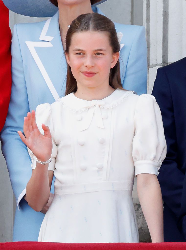 Kate Middleton corrige sutilmente a su hija, la princesa Charlotte, en ...