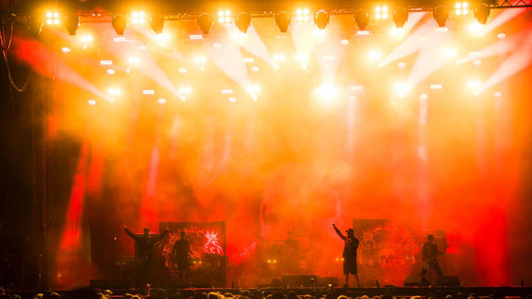 '90s metal band Hatebreed signs new record deal 28 years after first ...
