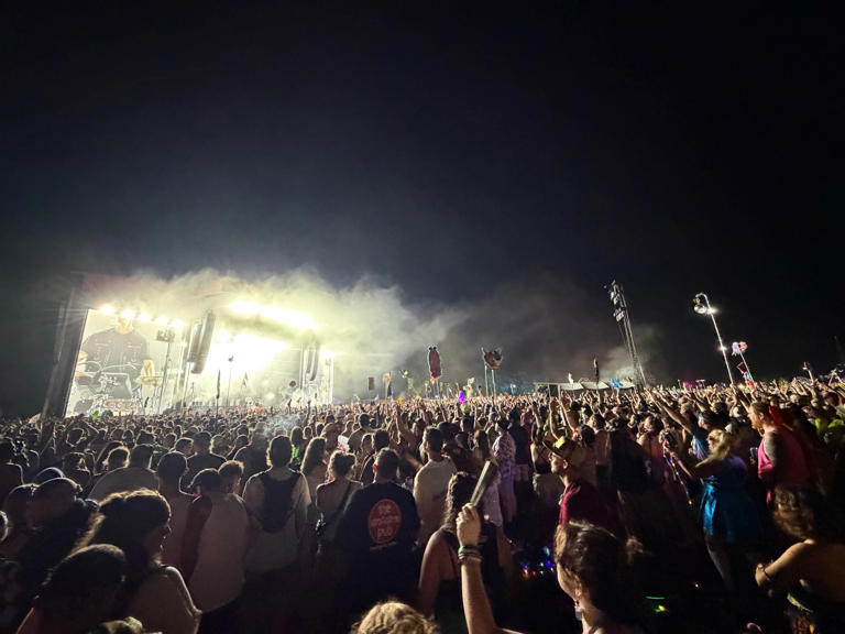 Headliner Rüfüs Du Sol delivers euphoric 90-minute Bonnaroo set
