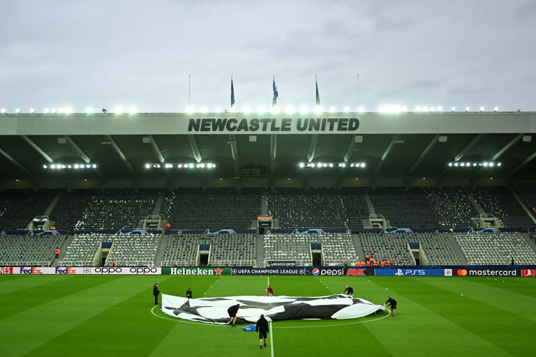 Leeds United's 53,000-capacity expanded Elland Road compared to Old ...