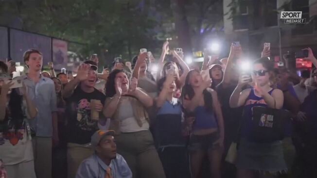 Knicks campioni 53 anni dopo, notte folle di anarchia a New York