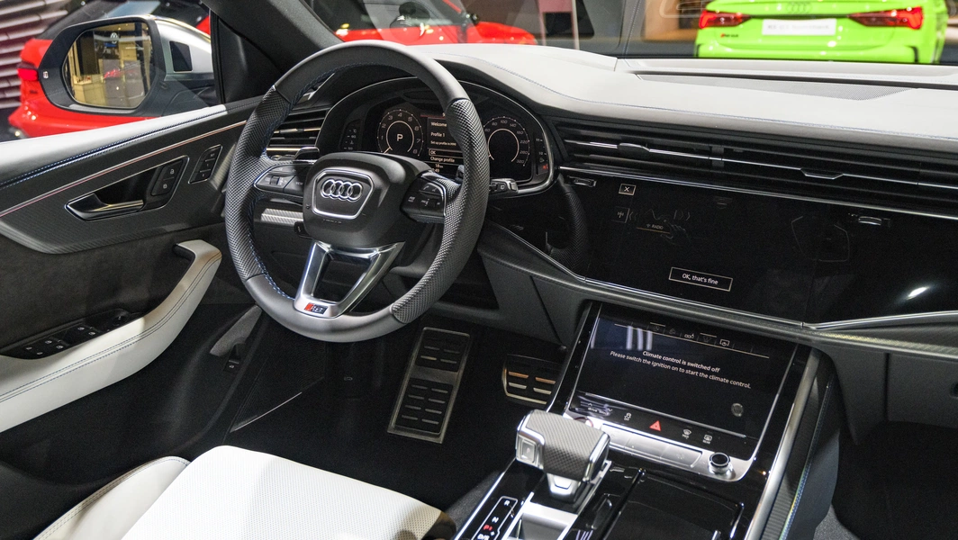 2027 Audi Q7 and Mercedes GLE compared