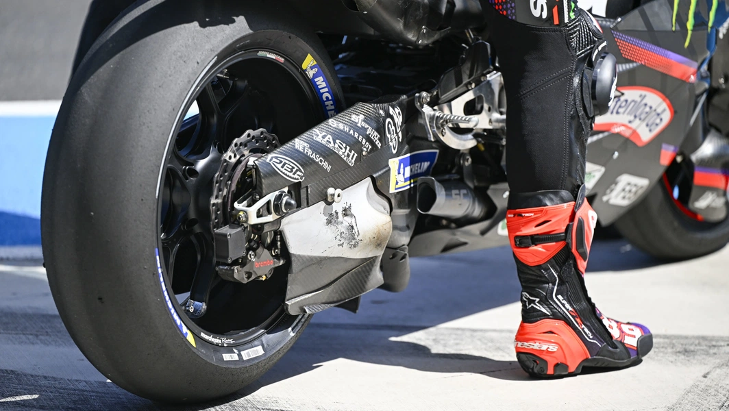 Mastering motorcycle tire chicken strips