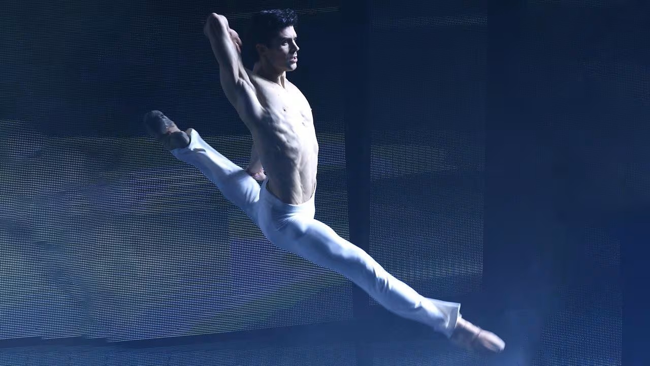Roberto Bolle in tv con 'Ballo in bianco', lo speciale di Rai1
