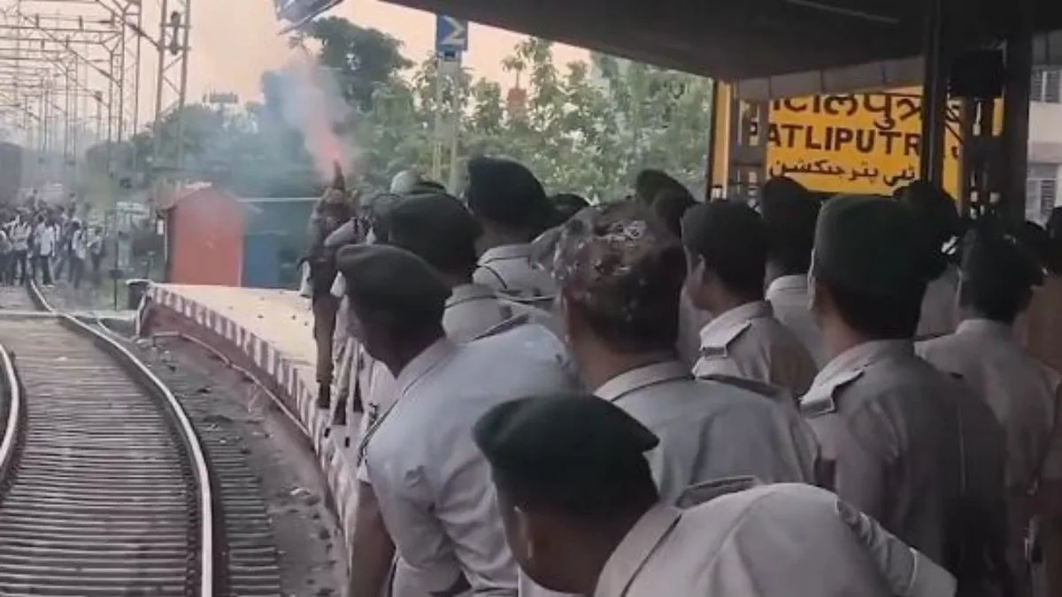 Chaos at Bihar's Patliputra station ahead of excise constable exam ...