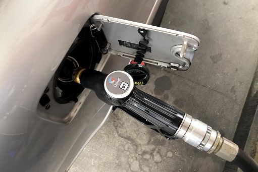 Carburanti, diesel torna sotto 2 euro al litro sulla rete stradale
