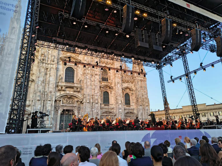 La Filarmonica della Scala jazza in piazza Duomo con Chailly e Sumino