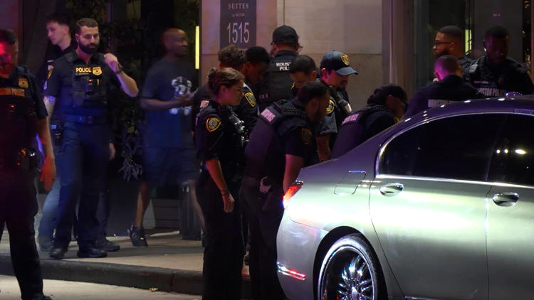 Shots fired after hundreds of juveniles take over Discovery Green ...