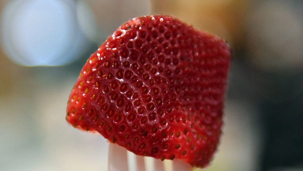 Strawberry hulling and freshness tips