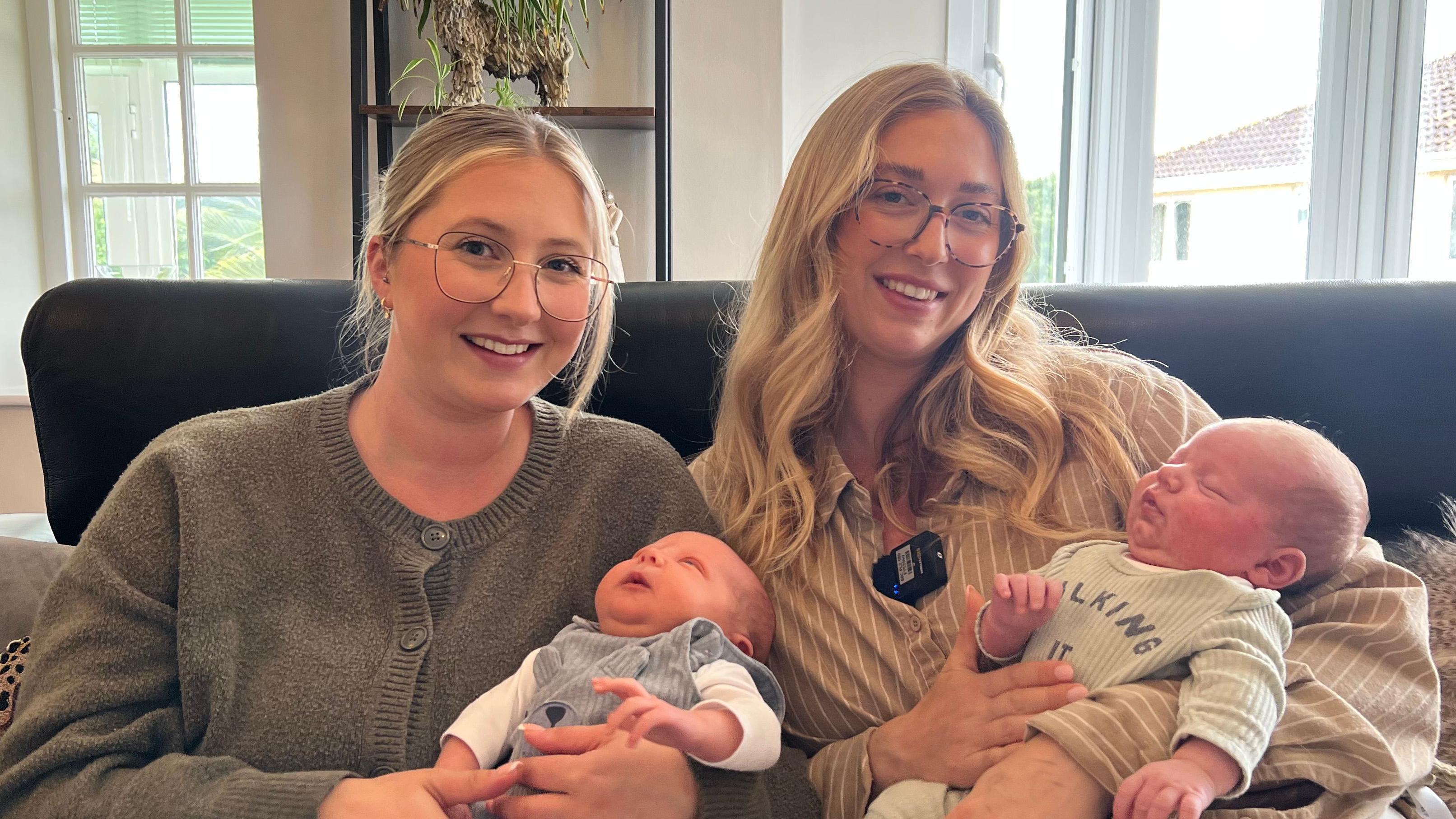 Sisters say giving birth hours apart was 'surreal'