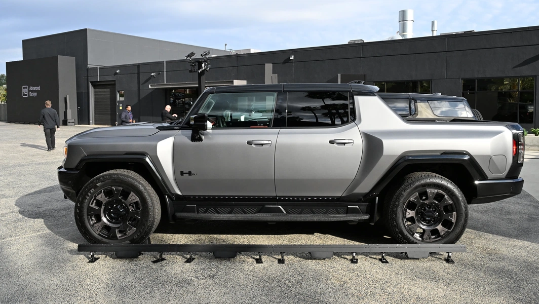 GMC HUMMER X: Modular, connected, and off-road ready