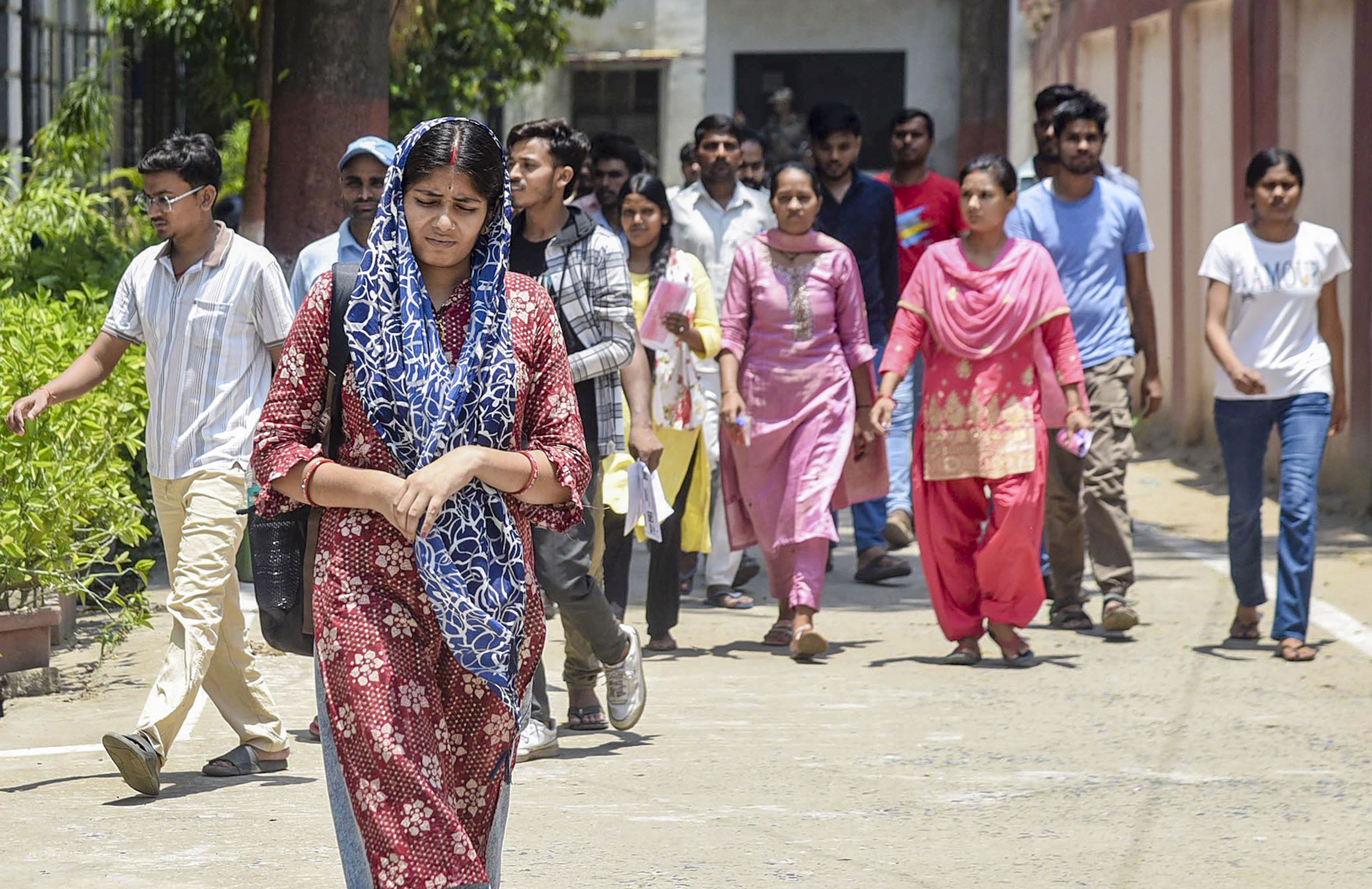Mob disrupts railway traffic near Patna; police resort to lathi-charge ...