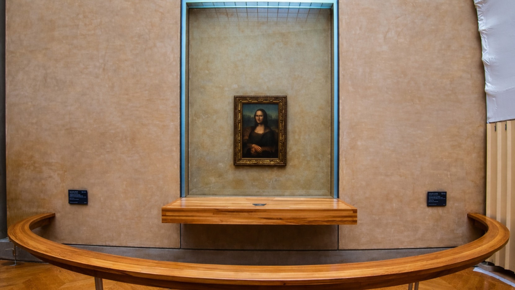 Walking inside Paris’s world famous Louvre Museum (4K)