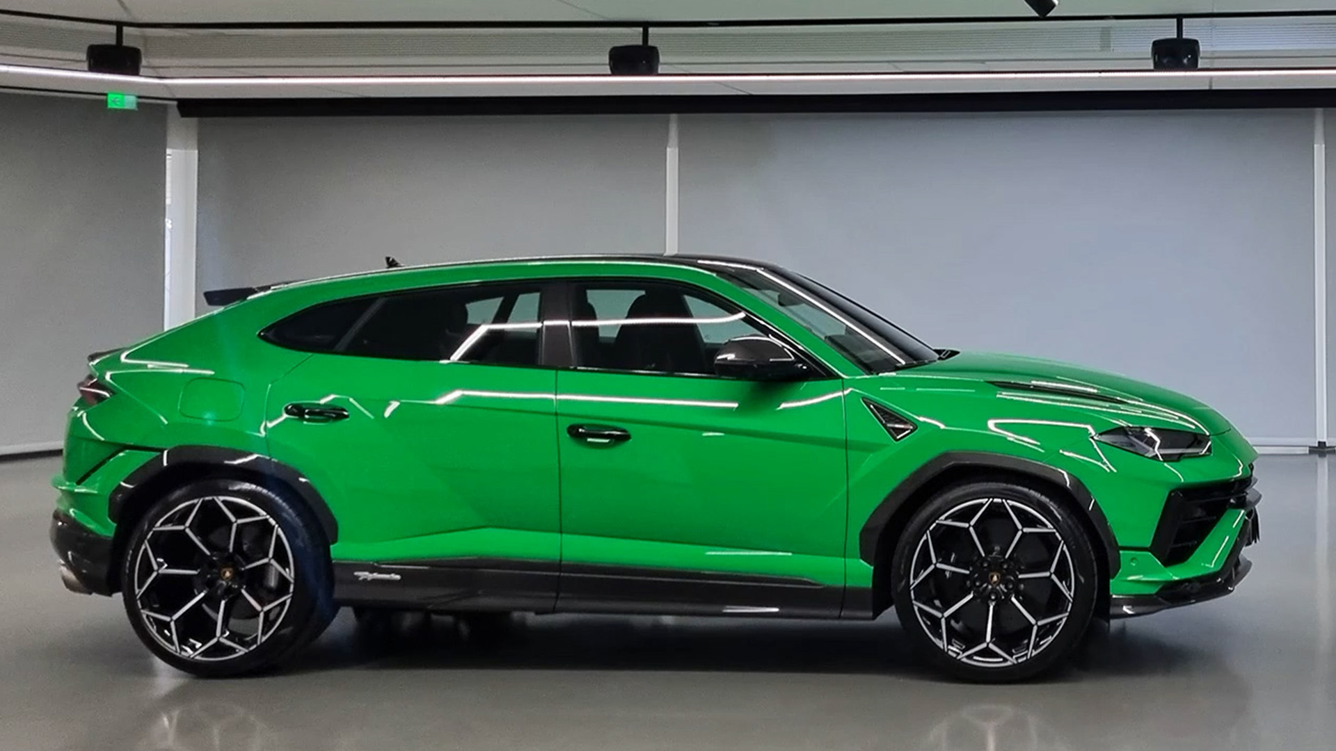First look at the Lamborghini Urus Performante