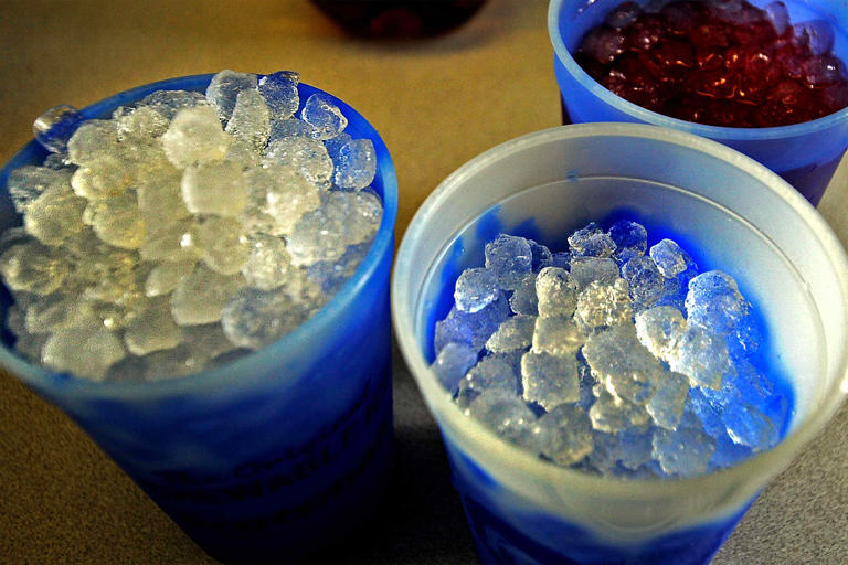 Shoppers say summer is much more enjoyable with this countertop ice ...