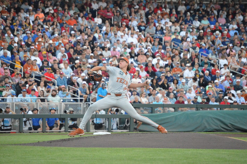 Texas falls in first game of College World Series to Georgia, heads to ...