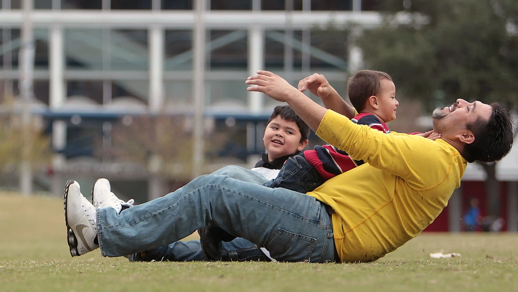 6 funny and heartwarming dad moments