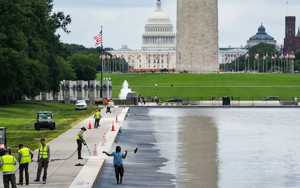 Trump's $14M reflecting pool turns green days after revamp