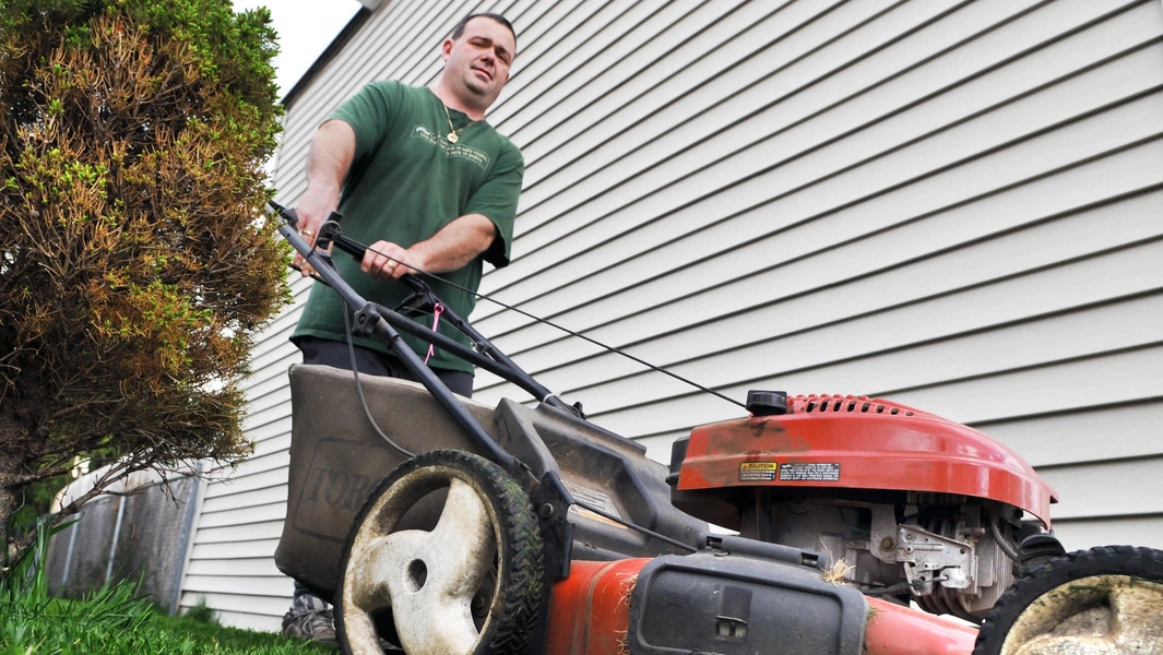 Best and worst times to mow your lawn