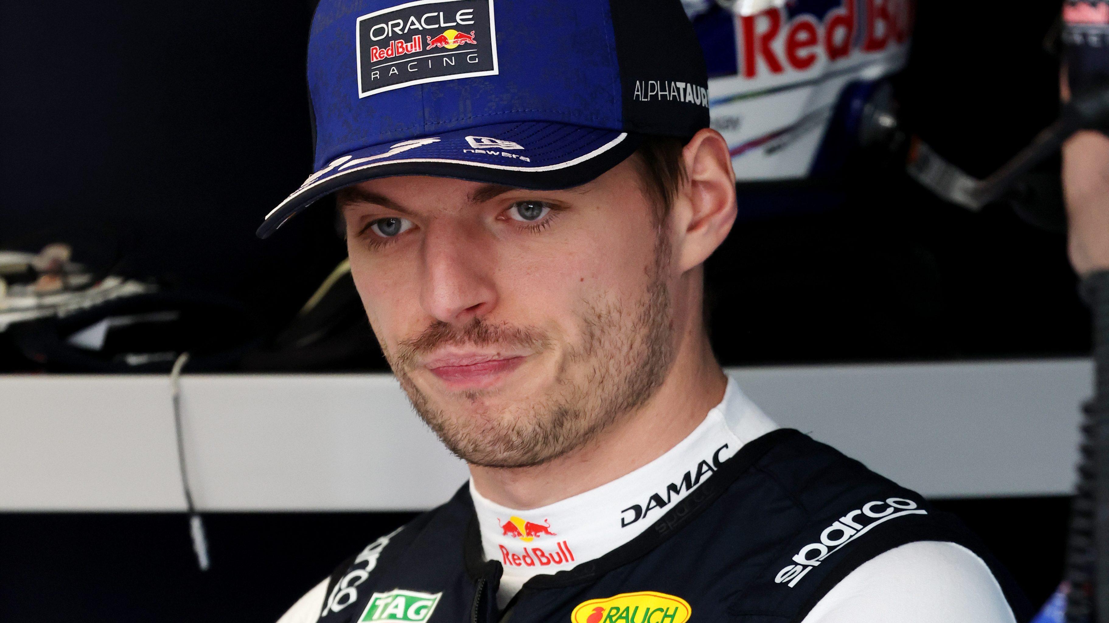 Verstappen verzucht: "Verschrikkelijk irritant, maar dat is altijd zo"