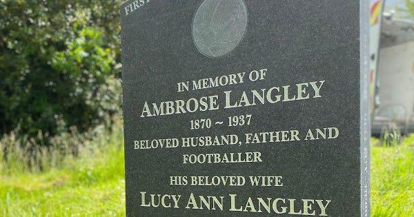 New headstone for grave of Sheffield Wednesday hero