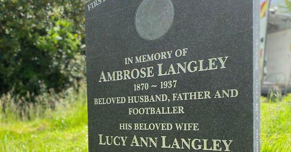 New headstone for grave of Sheffield Wednesday hero