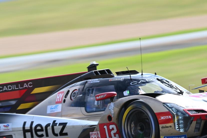 Toujours une bataille à trois après 18 heures de course