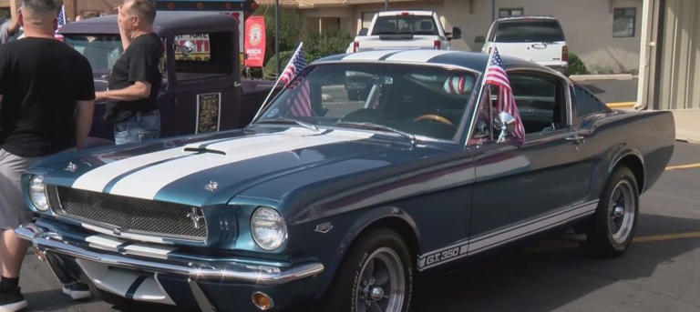 Classic car caravan passes through Los Ranchos on cross-country trip