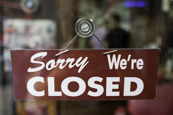 High street icon to shut 150 shops - supermarket and banks also closing