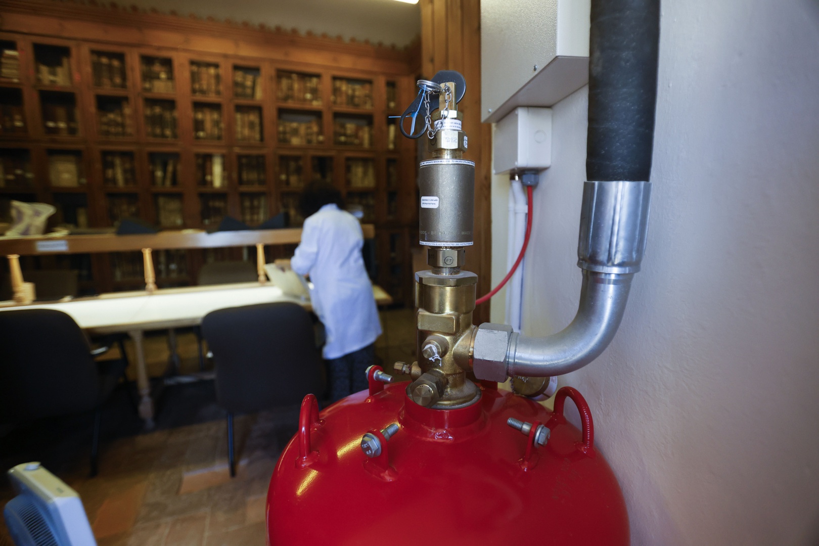 El gas sustituye al agua para proteger del fuego el archivo de la ...