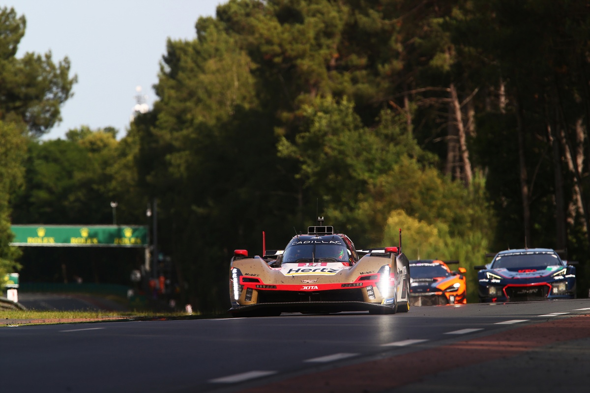 Le Mans 24H, H16: #12 Cadillac out front as Toyota and BMW battle over ...