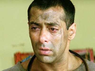 Salman Khan breaks the internet with his bold buzz hairstyle at Aamir ...