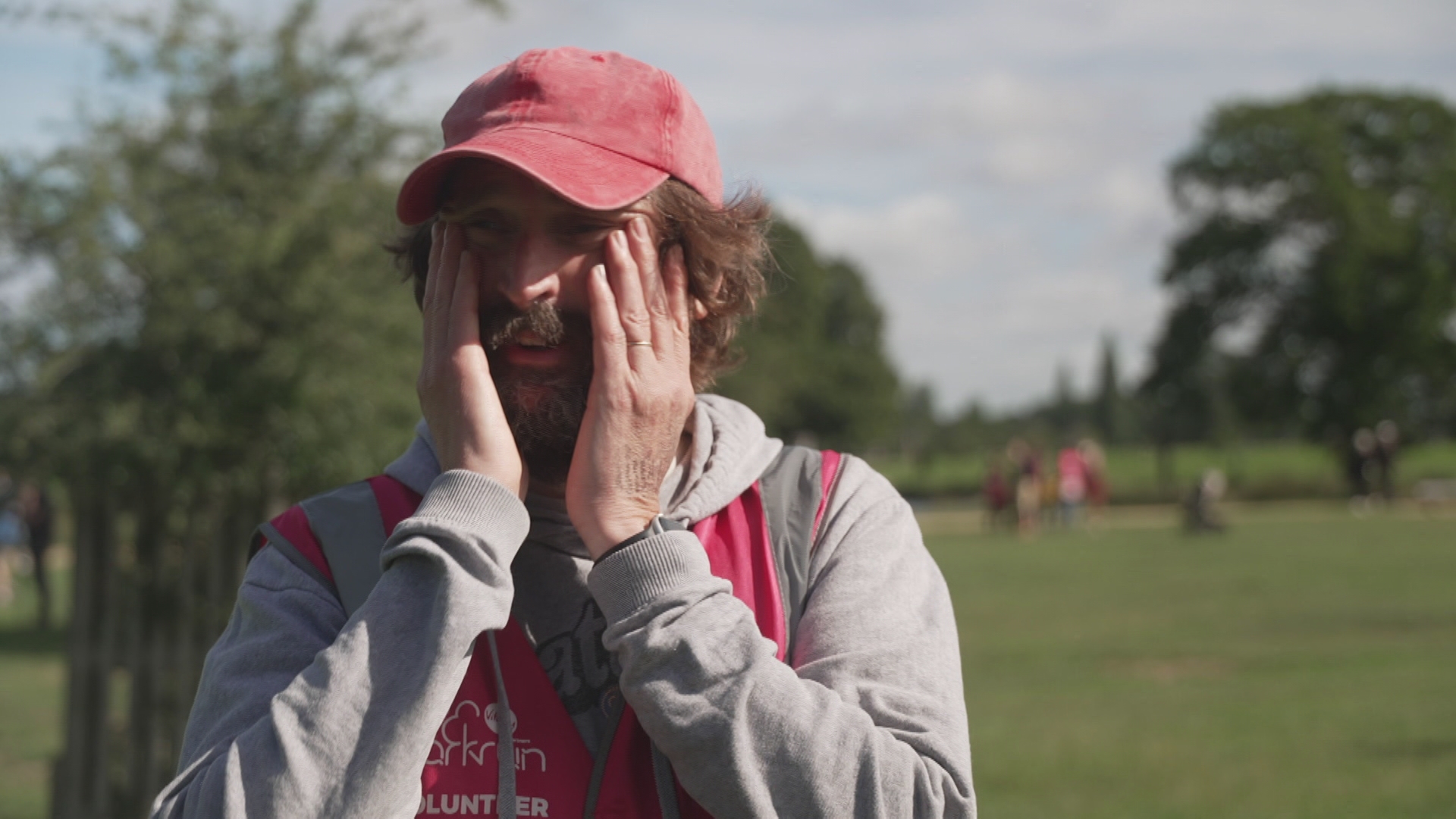 Joe Wilkinson 'marshalls' Bushy Parkrun