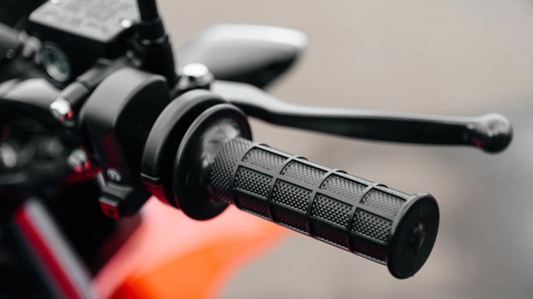 What is the 70/30 brake rule for motorcycles?