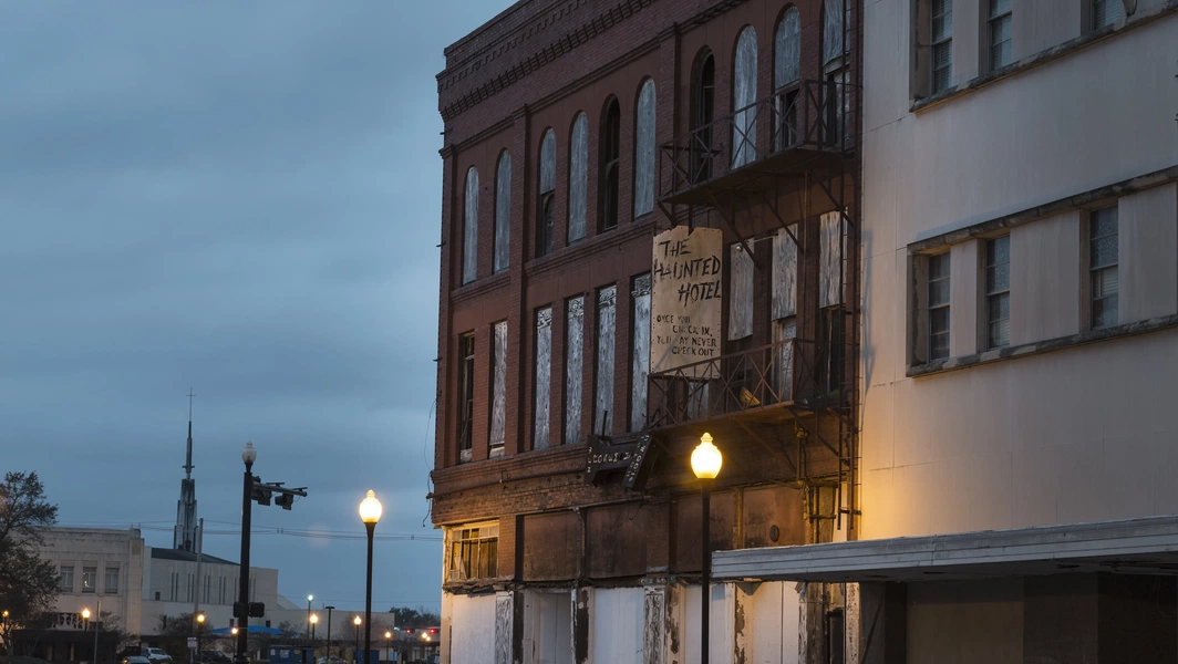12 haunted hotels with chilling ghost stories